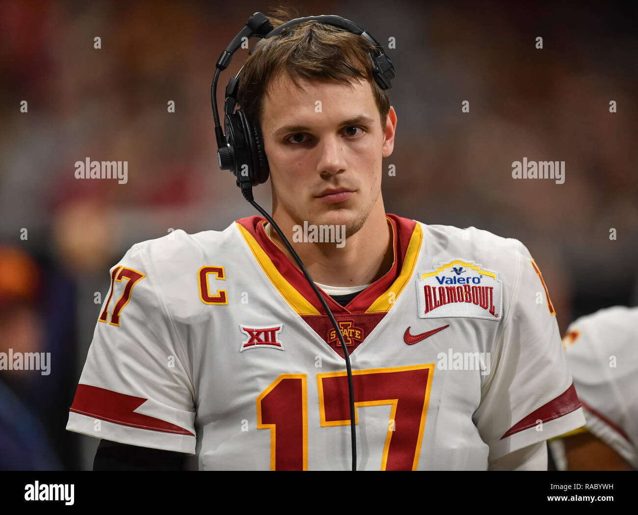 Quarterbacl High Resolution Stock Photography and Images - Alamy