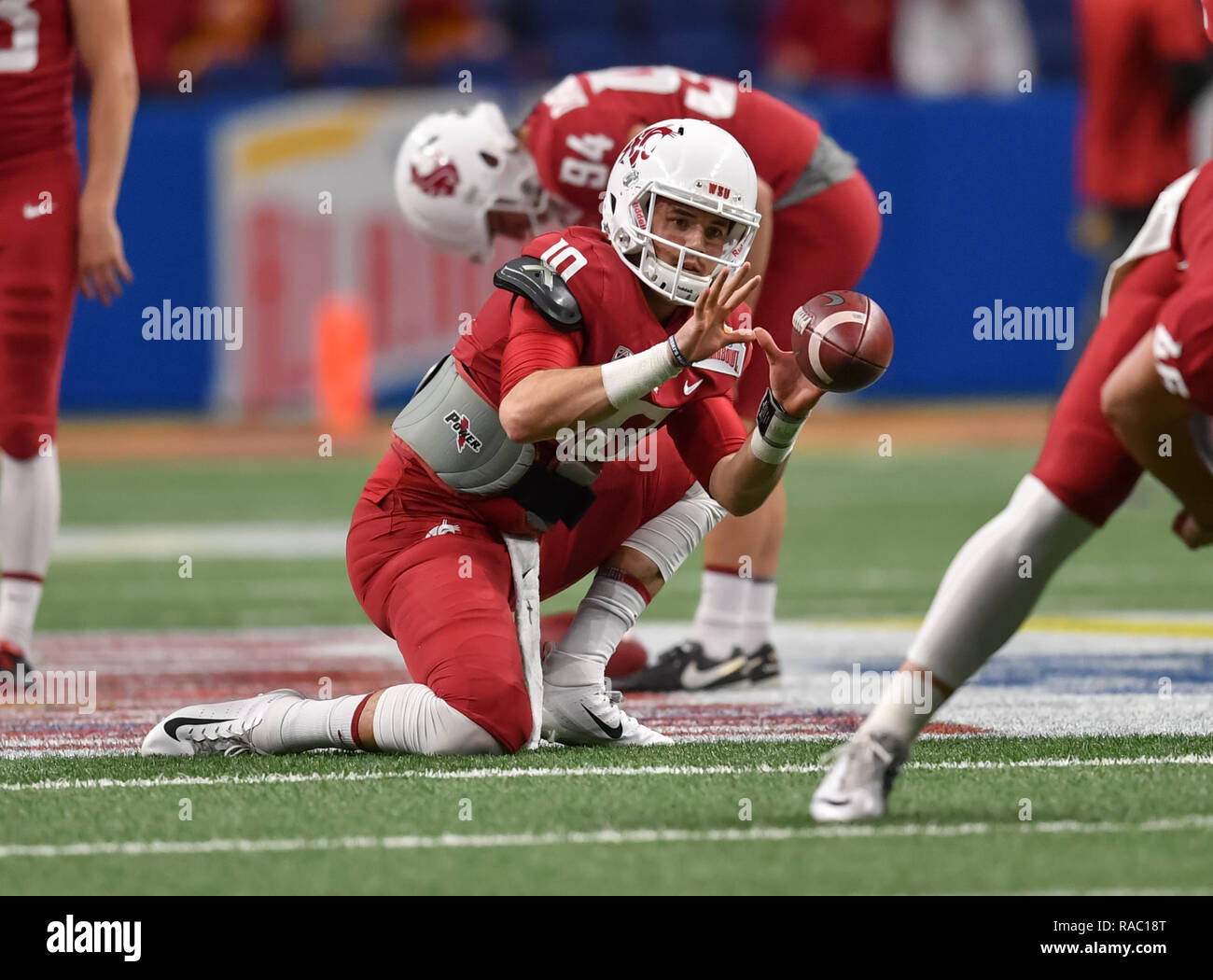 San Antonio, TX, USA. 28th Dec, 2018. Washington State quarterback ...