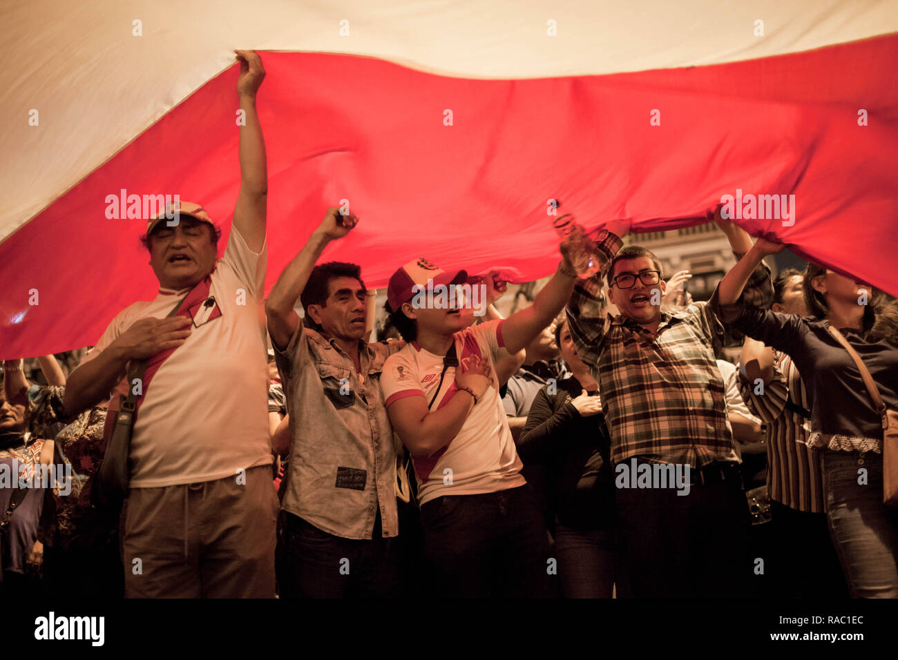 Large demonstration singing demonstrators hi-res stock photography and ...