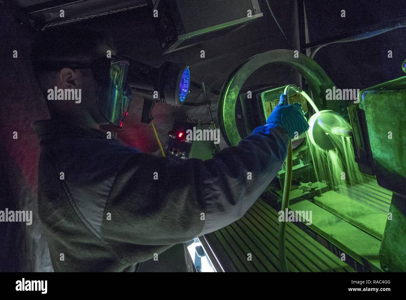 Magnetic particle inspection hi-res stock photography and images - Alamy