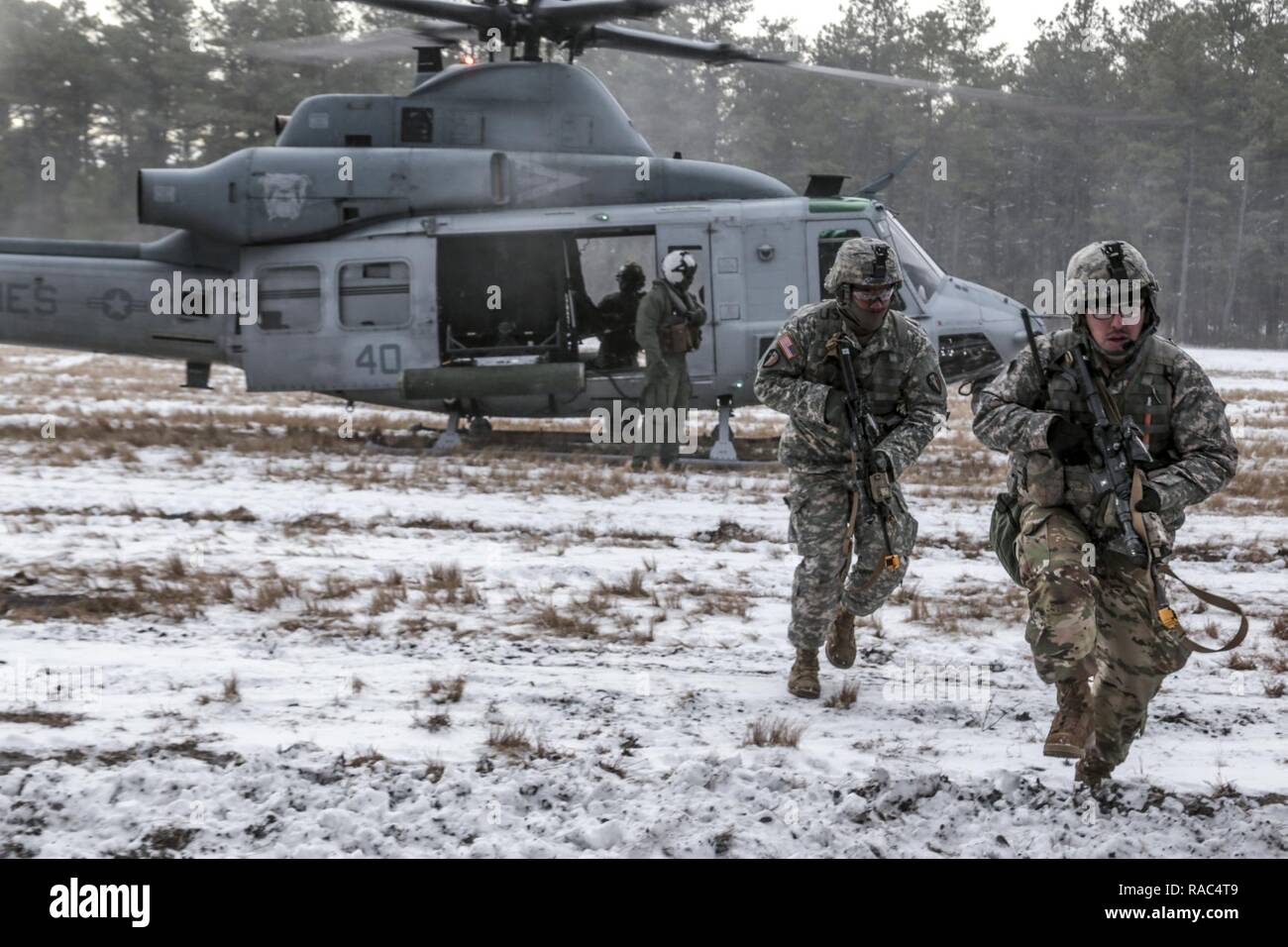 New Jersey Army National Guard Soldiers with the 1-114th Infantry run ...