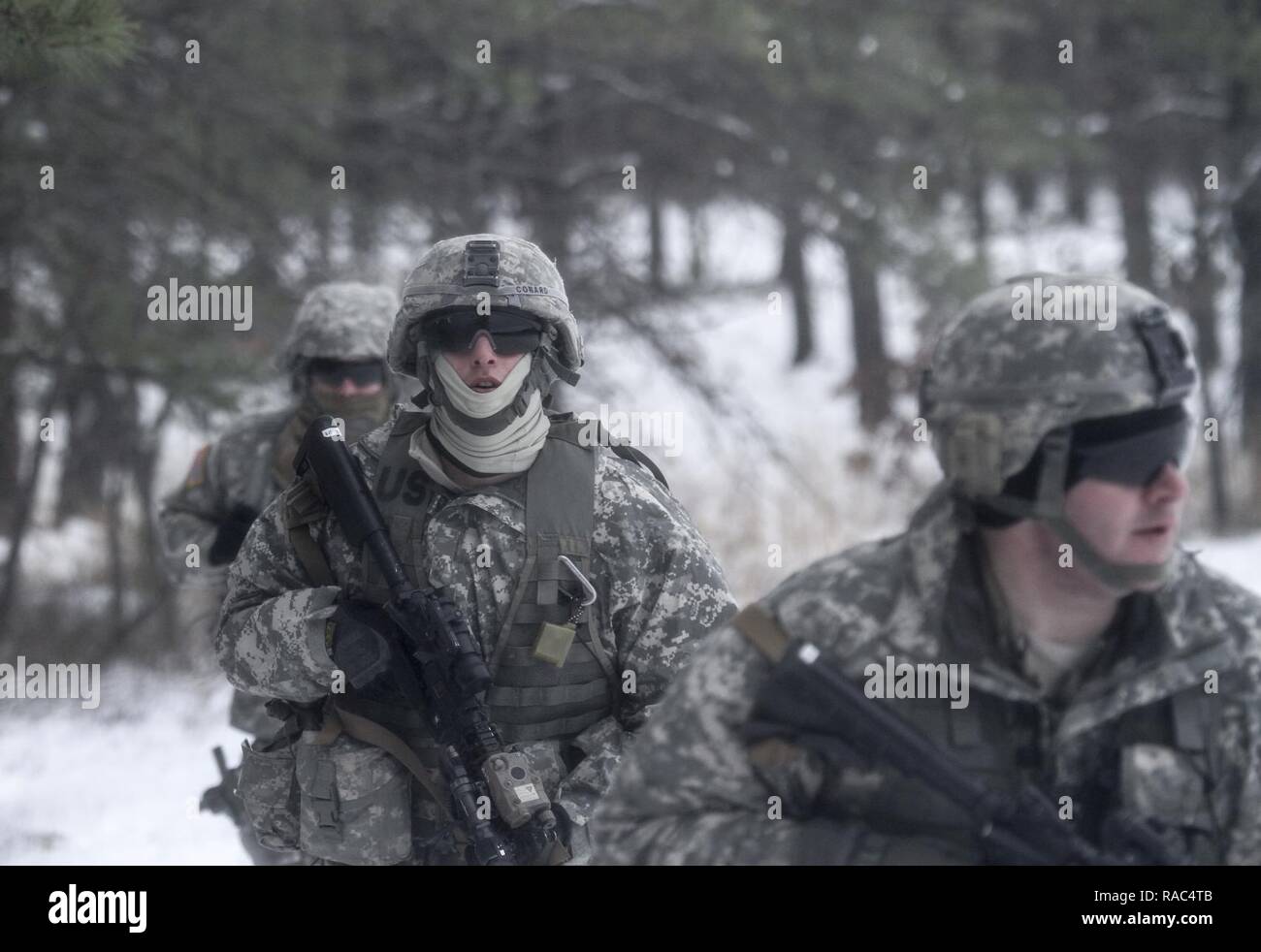 New Jersey Army National Guard Soldiers with the 1-114th Infantry run ...