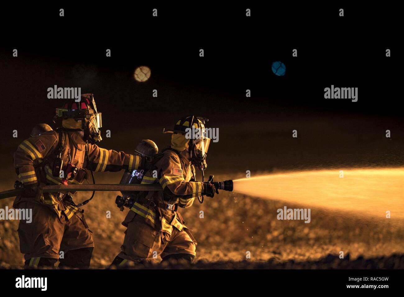 Firefighters fighting fire arff training hi-res stock photography and ...