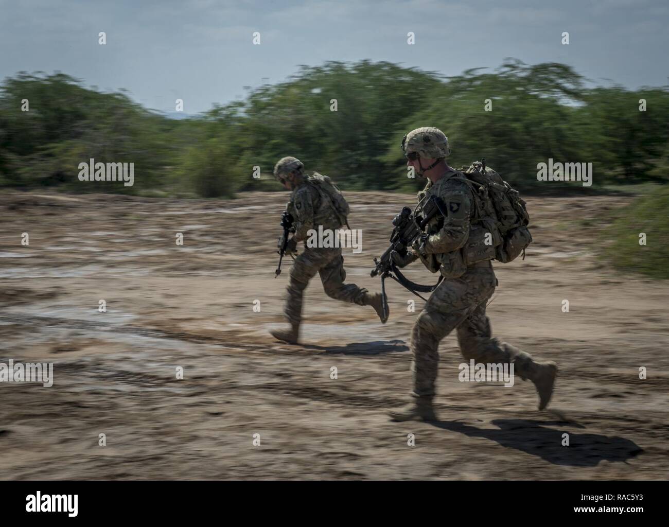 U.S. Army Soldiers from the C/1-327 IN, 1st Brigade, 101st Airborne ...