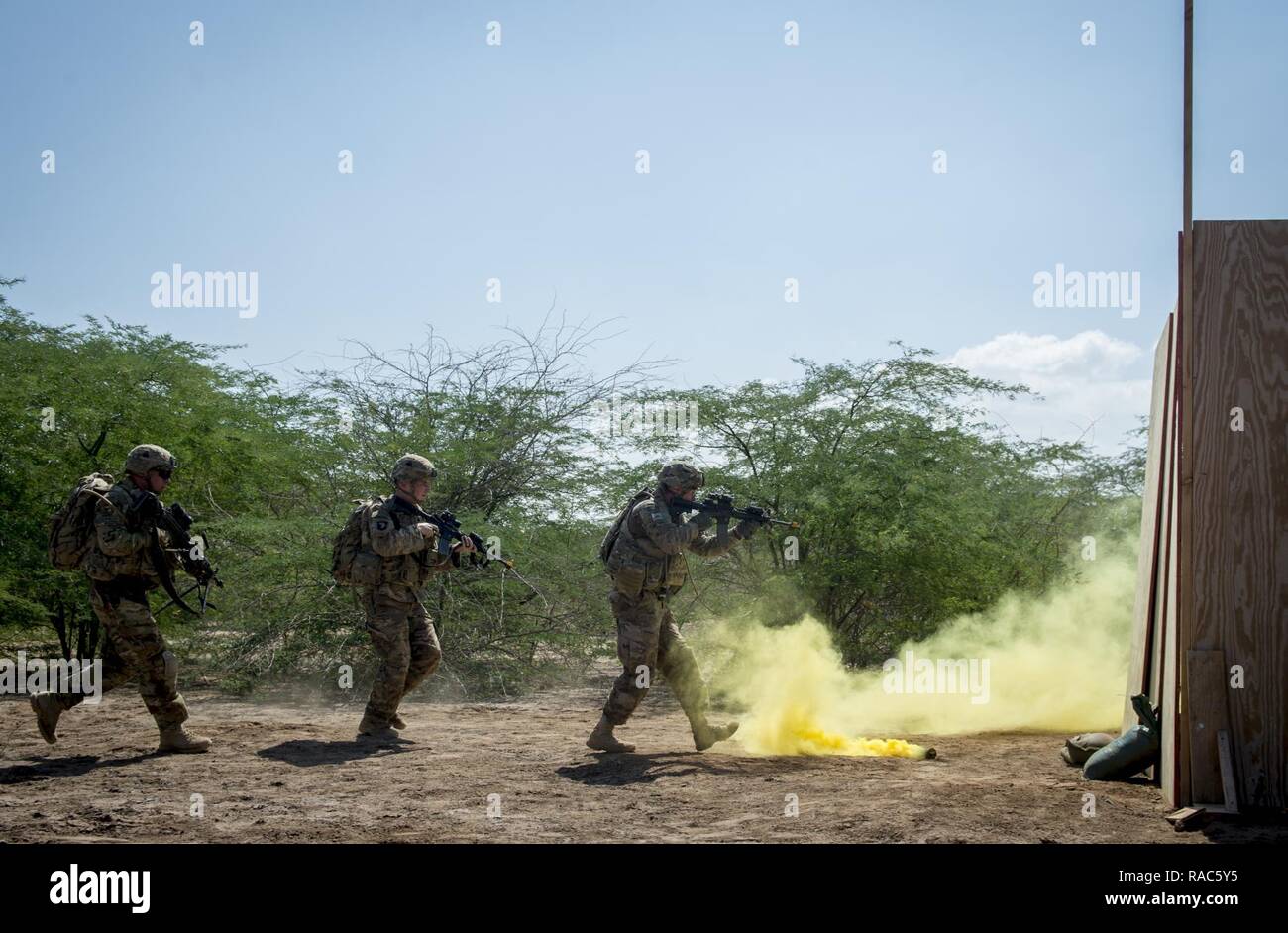 U.S. Army Soldiers from the C/1-327 IN, 1st Brigade, 101st Airborne ...