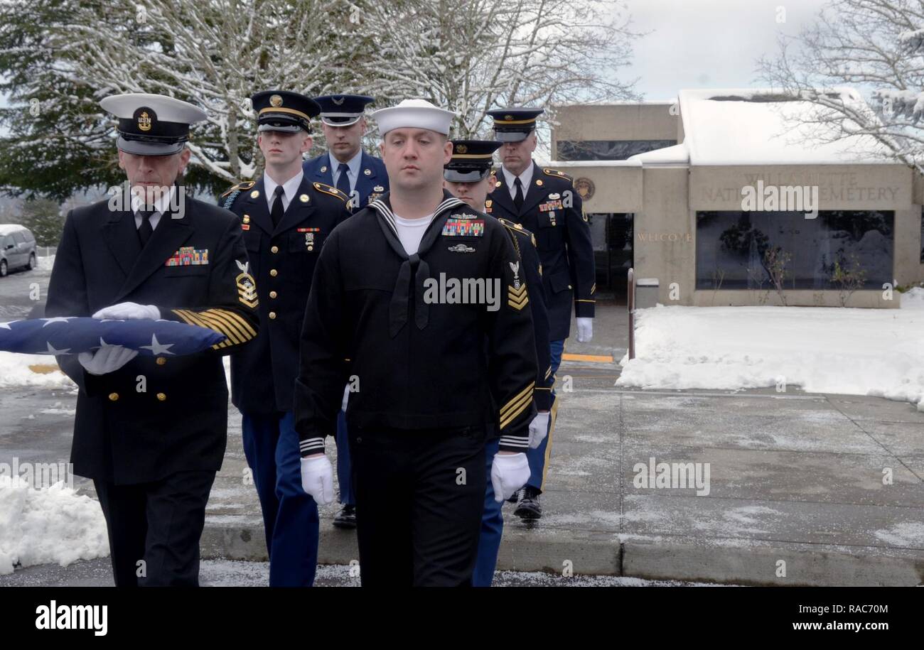 Members of the U.S. Navy Reserve along with members of the Oregon ...