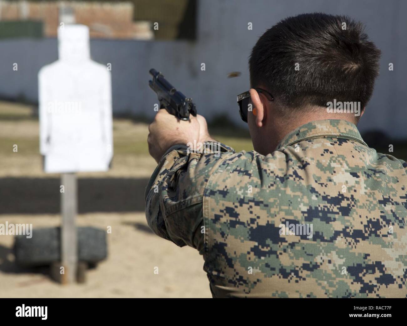 M9 combat pistol qualification hi-res stock photography and images - Alamy