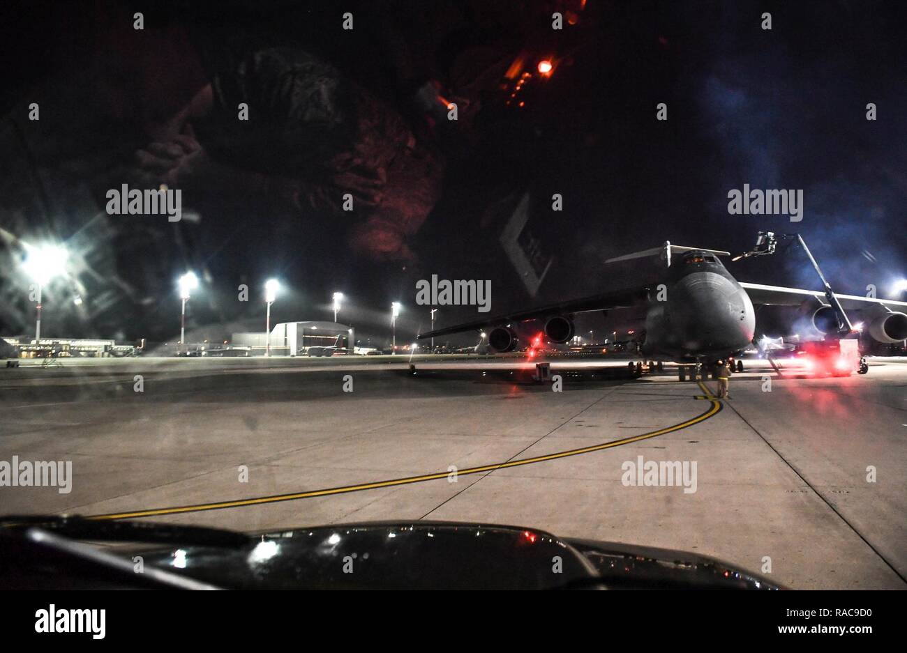 452nd aircraft maintenance squadron hi-res stock photography and images ...