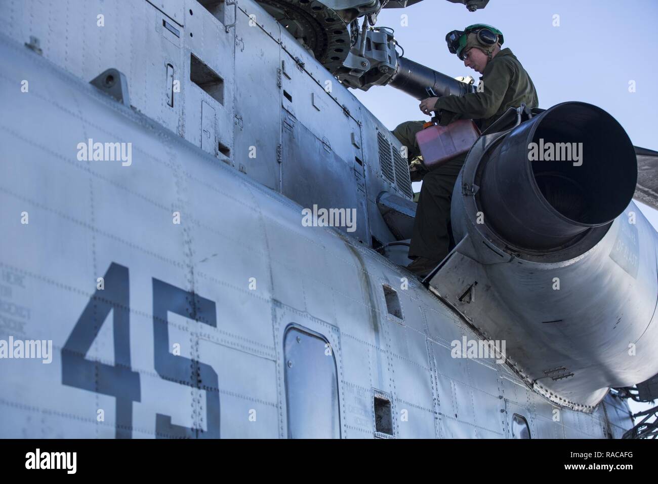 Airframes mechanic hi-res stock photography and images - Alamy