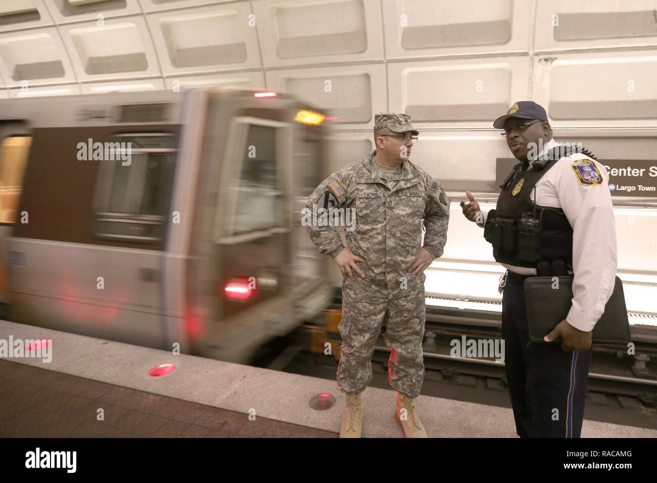 Us soldiers in transit hi-res stock photography and images - Alamy