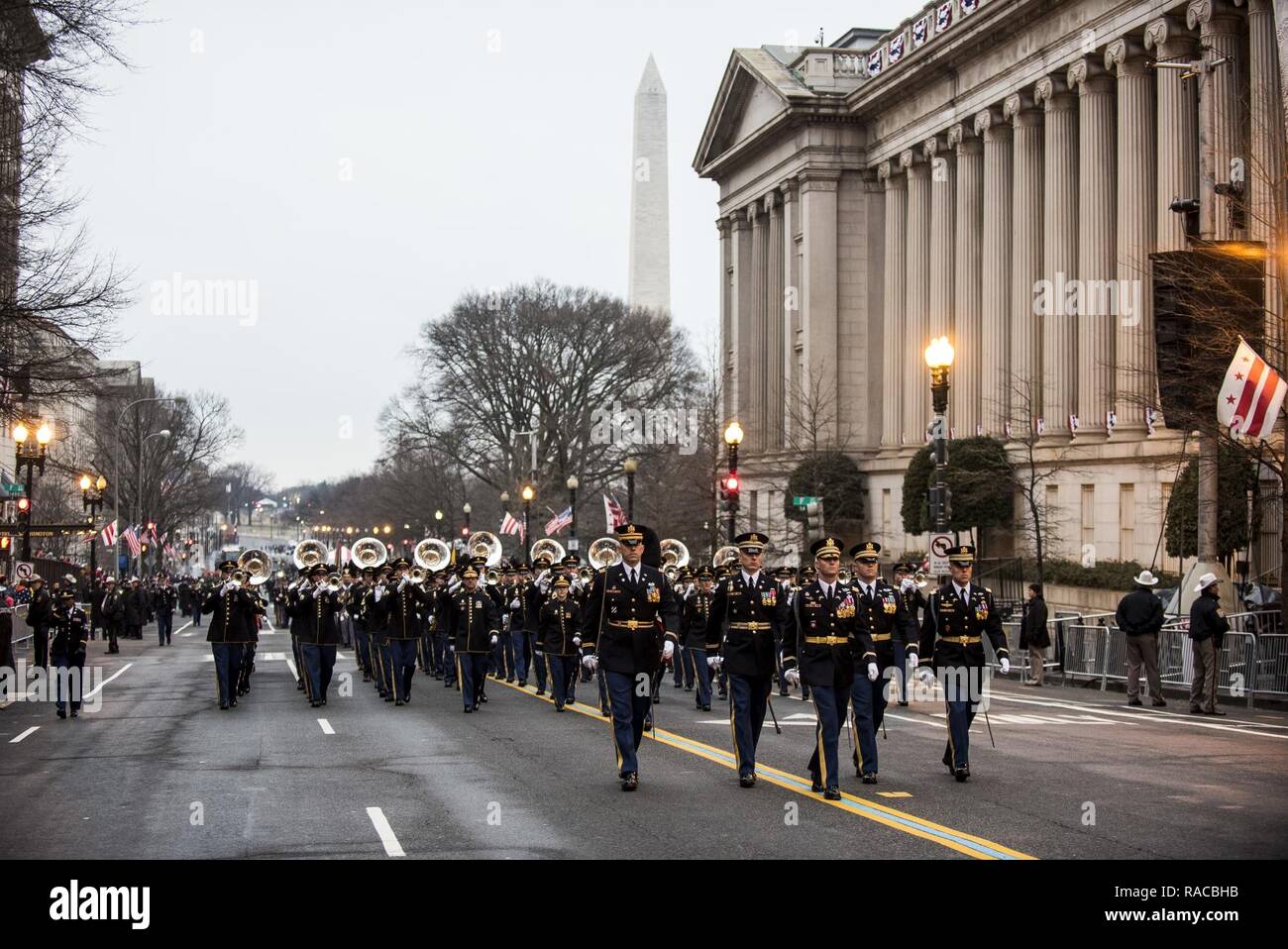 U.S. Army Soldiers march in the 58th Presidential Inauguration Parade ...
