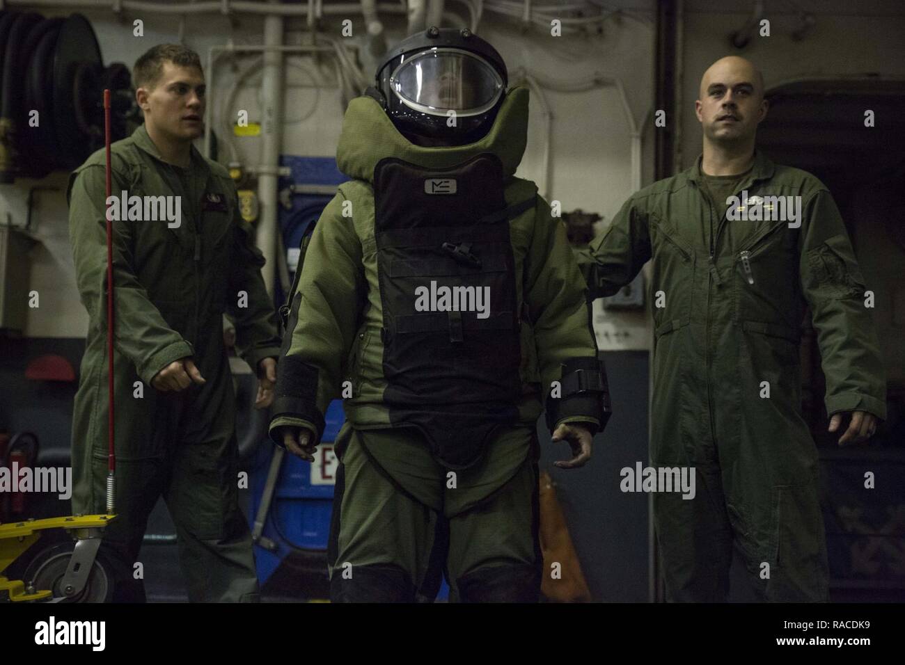 Navy eod bomb suit hi-res stock photography and images - Alamy