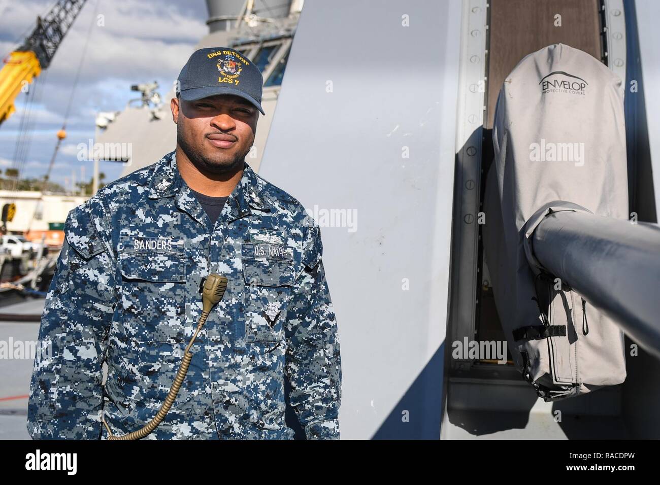 Lcs crew 103 hi-res stock photography and images - Alamy