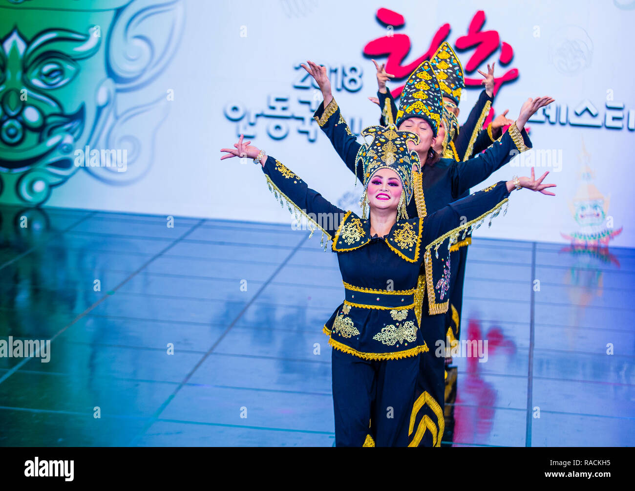 Dancers from Anak seni asia Dance groupe of Malaysia perform at the ...
