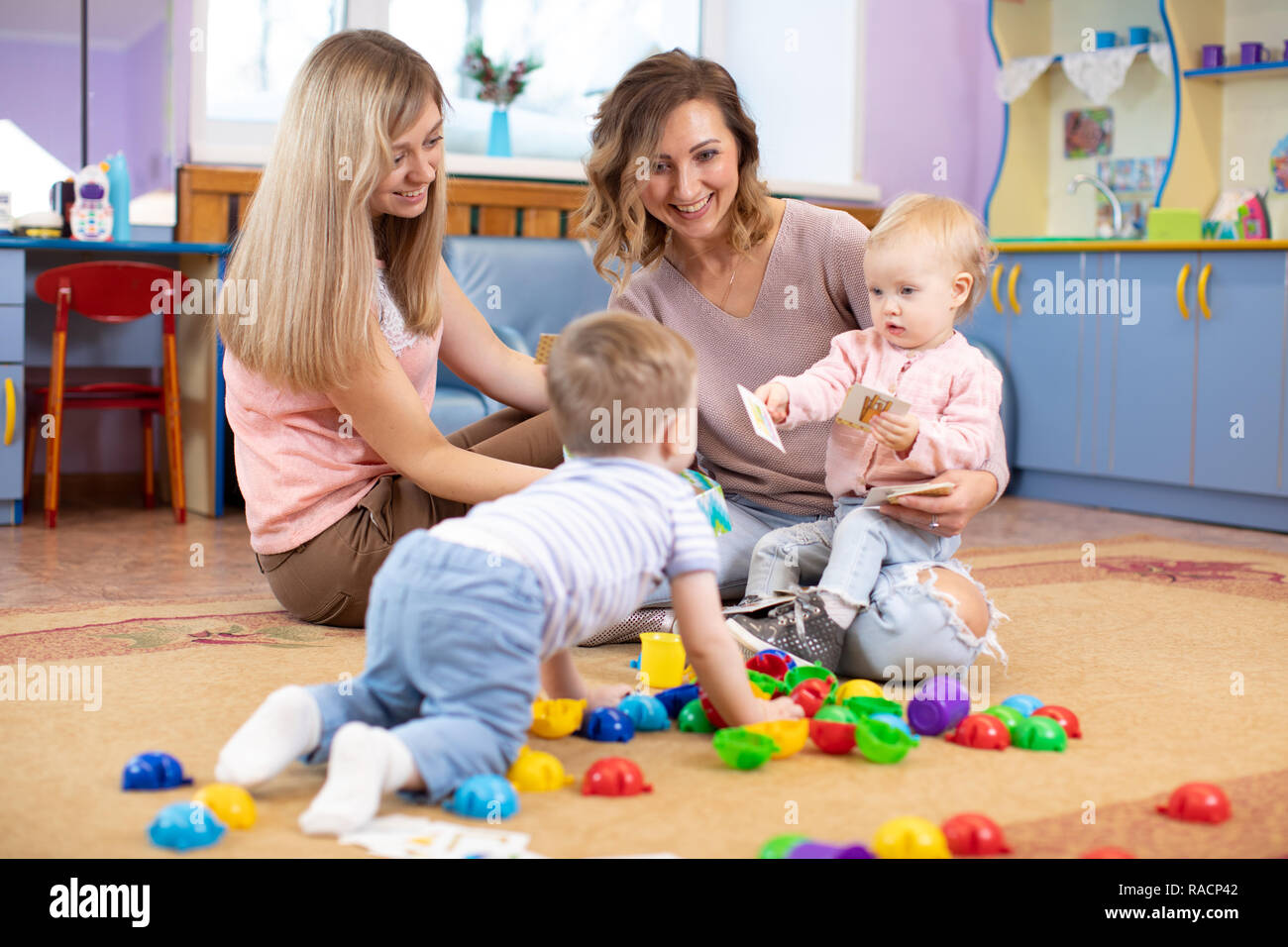 Moms meeting hi-res stock photography and images - Alamy