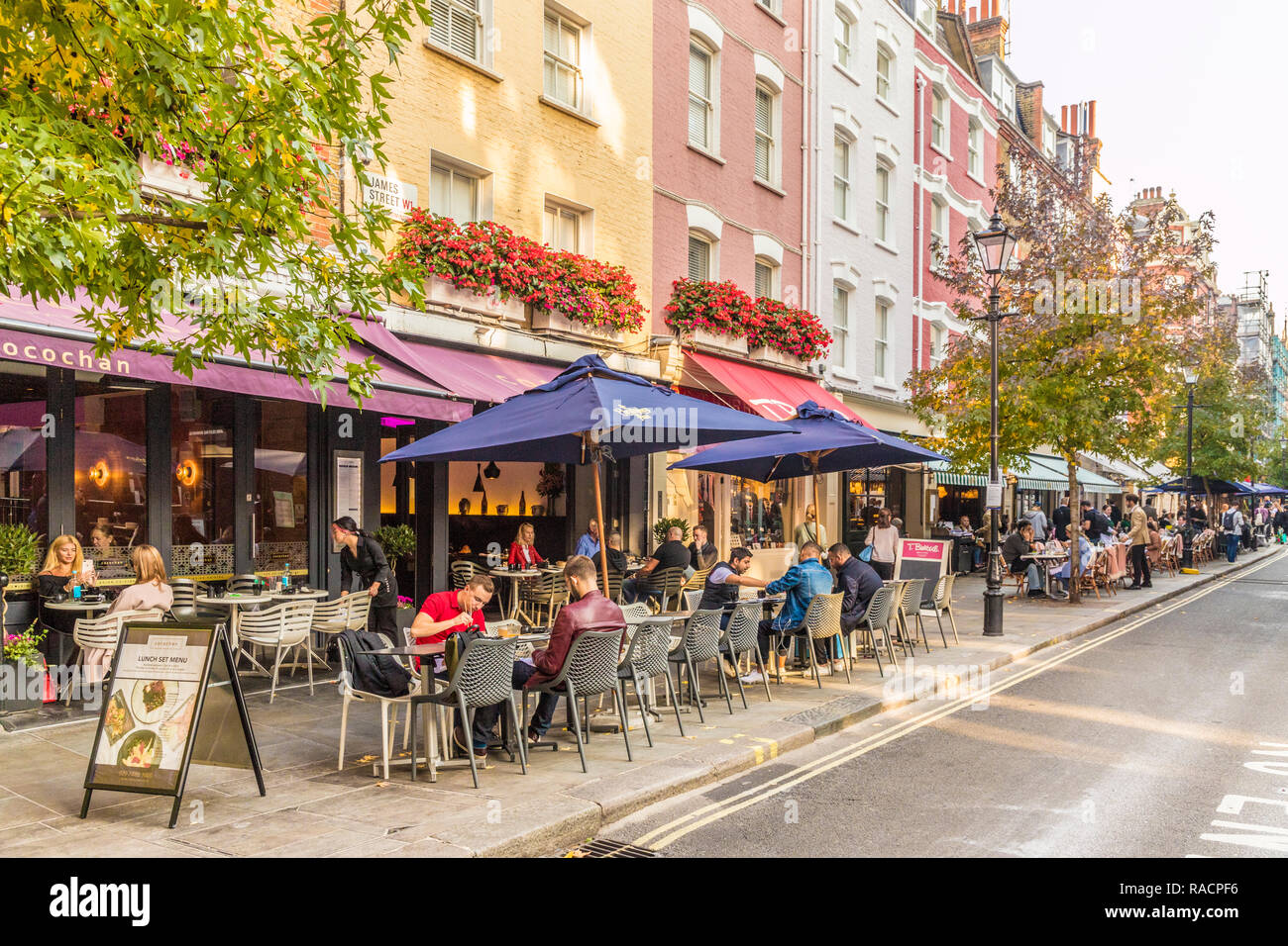 Outdoor cafes hi-res stock photography and images - Alamy