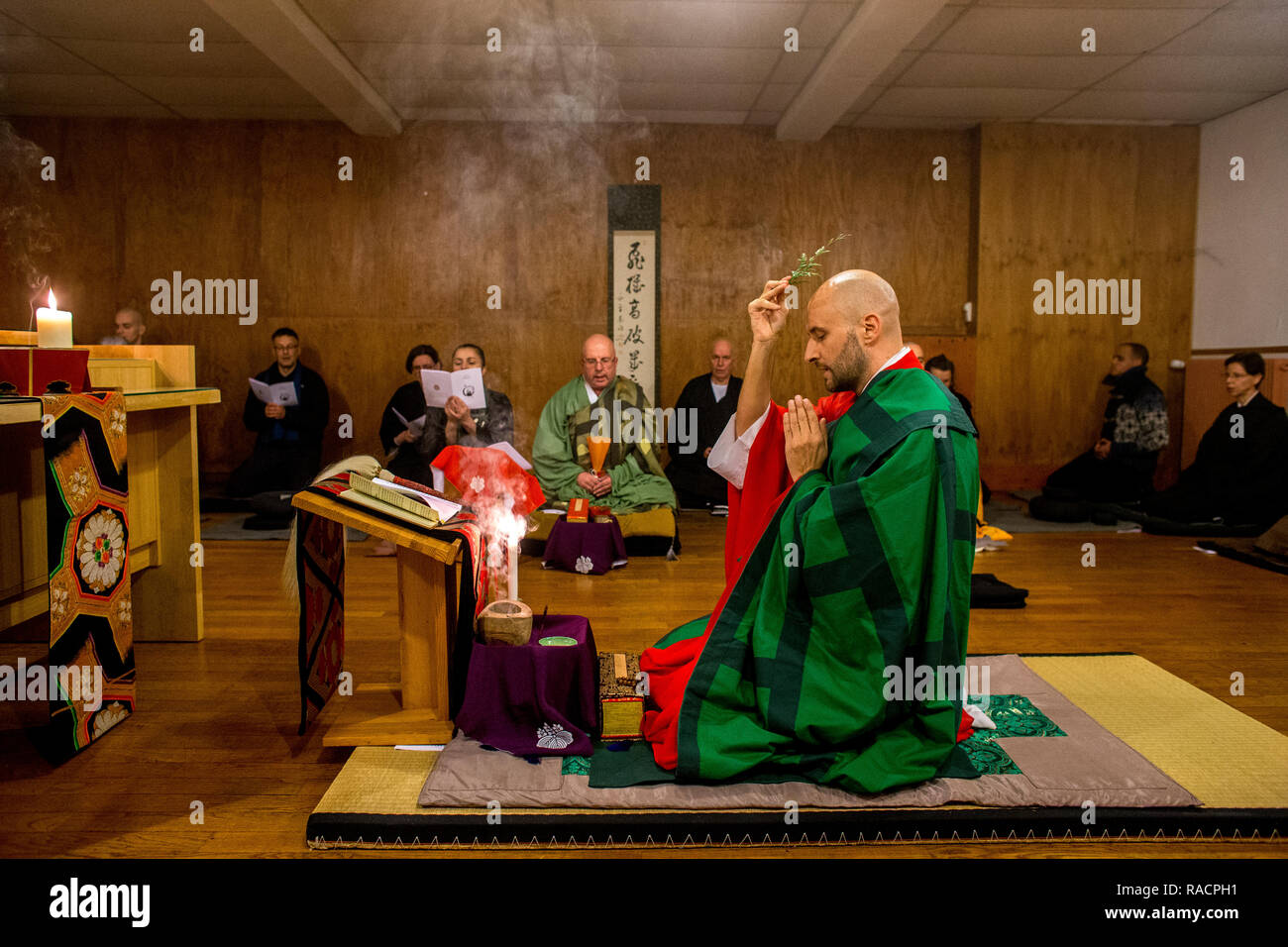 Sesshin zen hi-res stock photography and images - Alamy