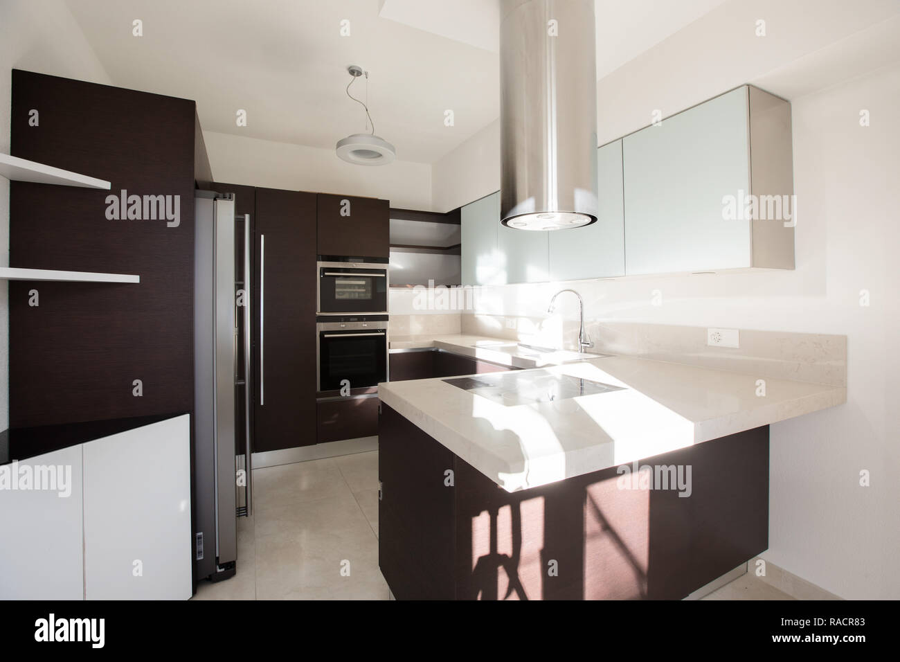 Kitchen shelves empty hi-res stock photography and images - Alamy
