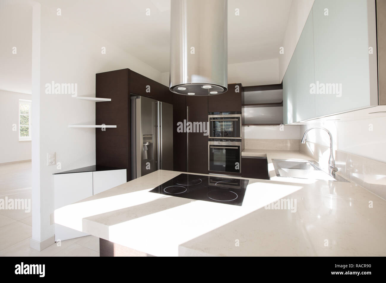 Minimalist kitchen design hi-res stock photography and images - Alamy