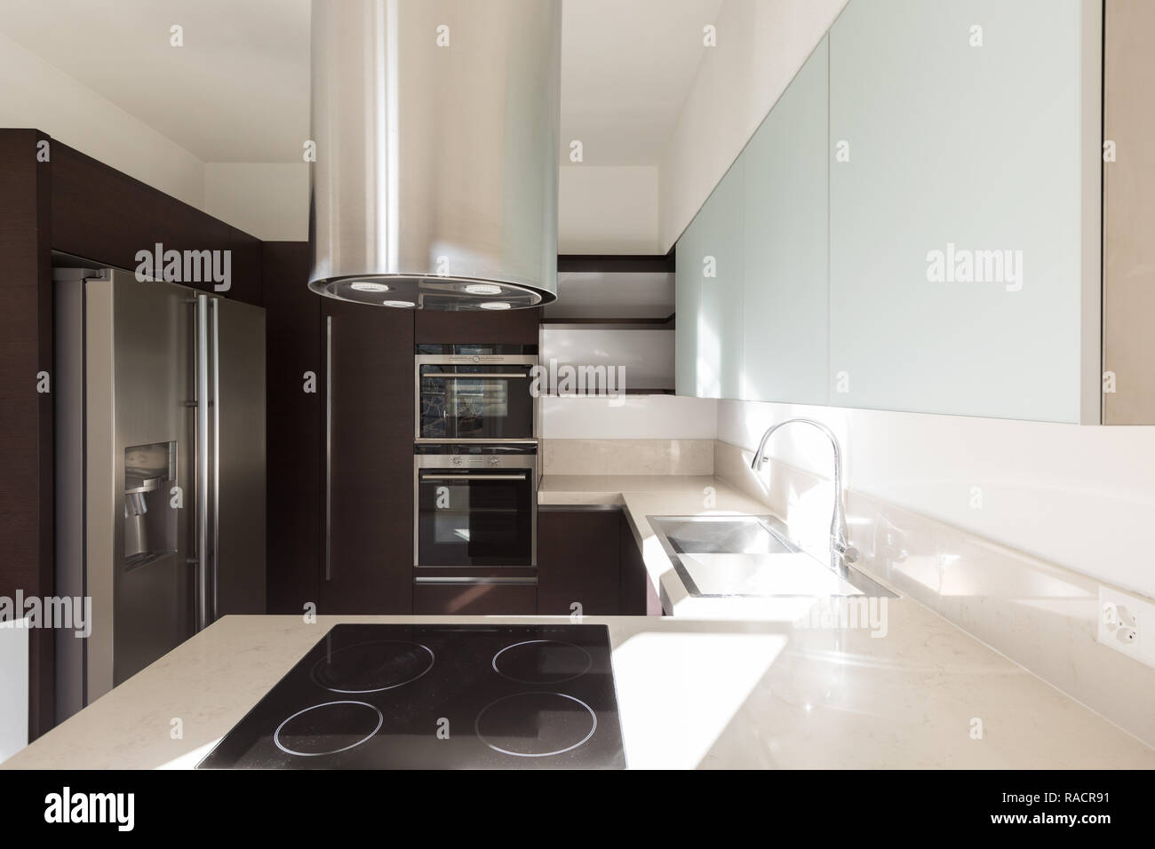 Minimalist kitchen design hi-res stock photography and images - Alamy
