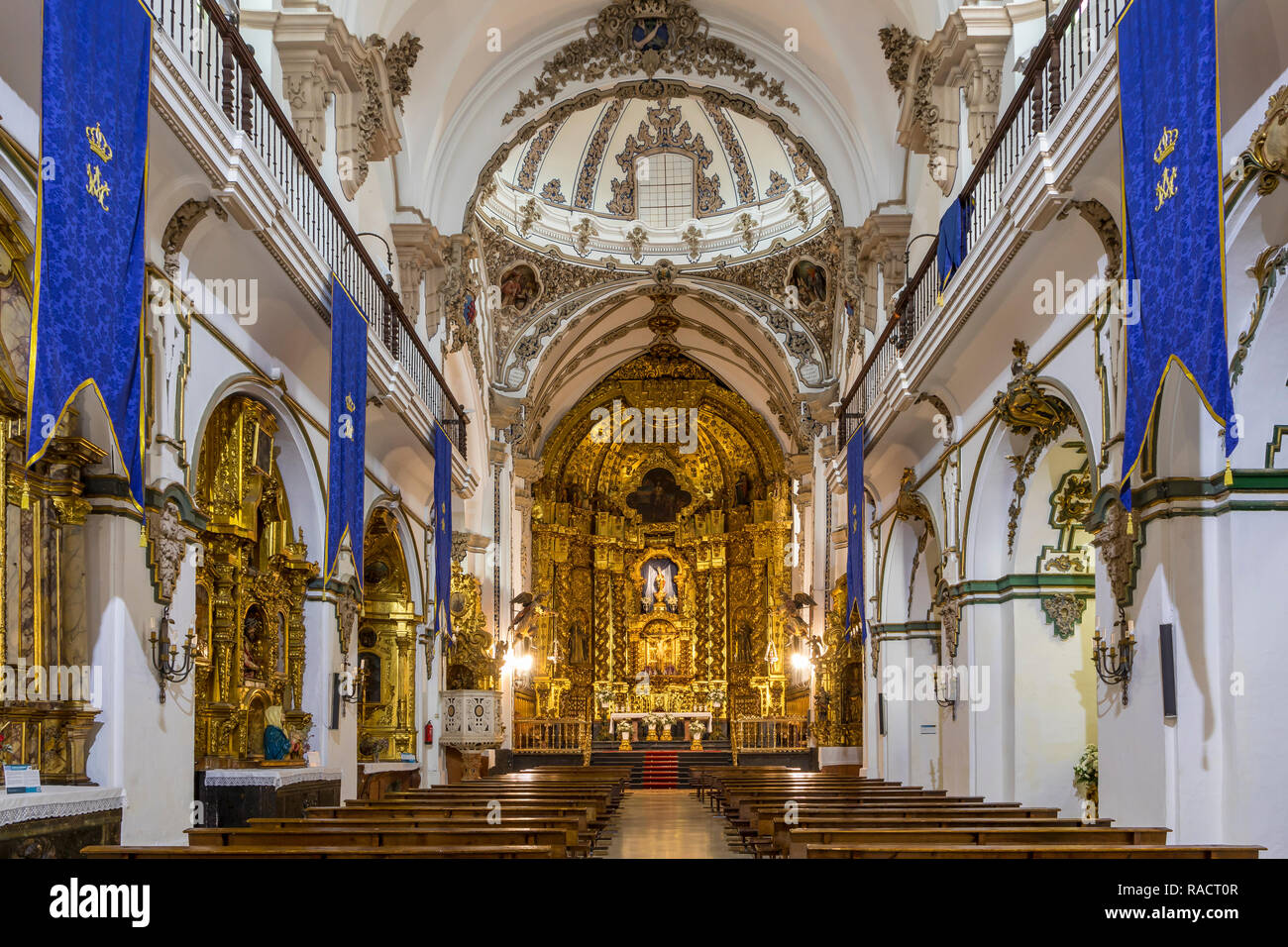 Spanish church interior domed ceiling hi-res stock photography and ...
