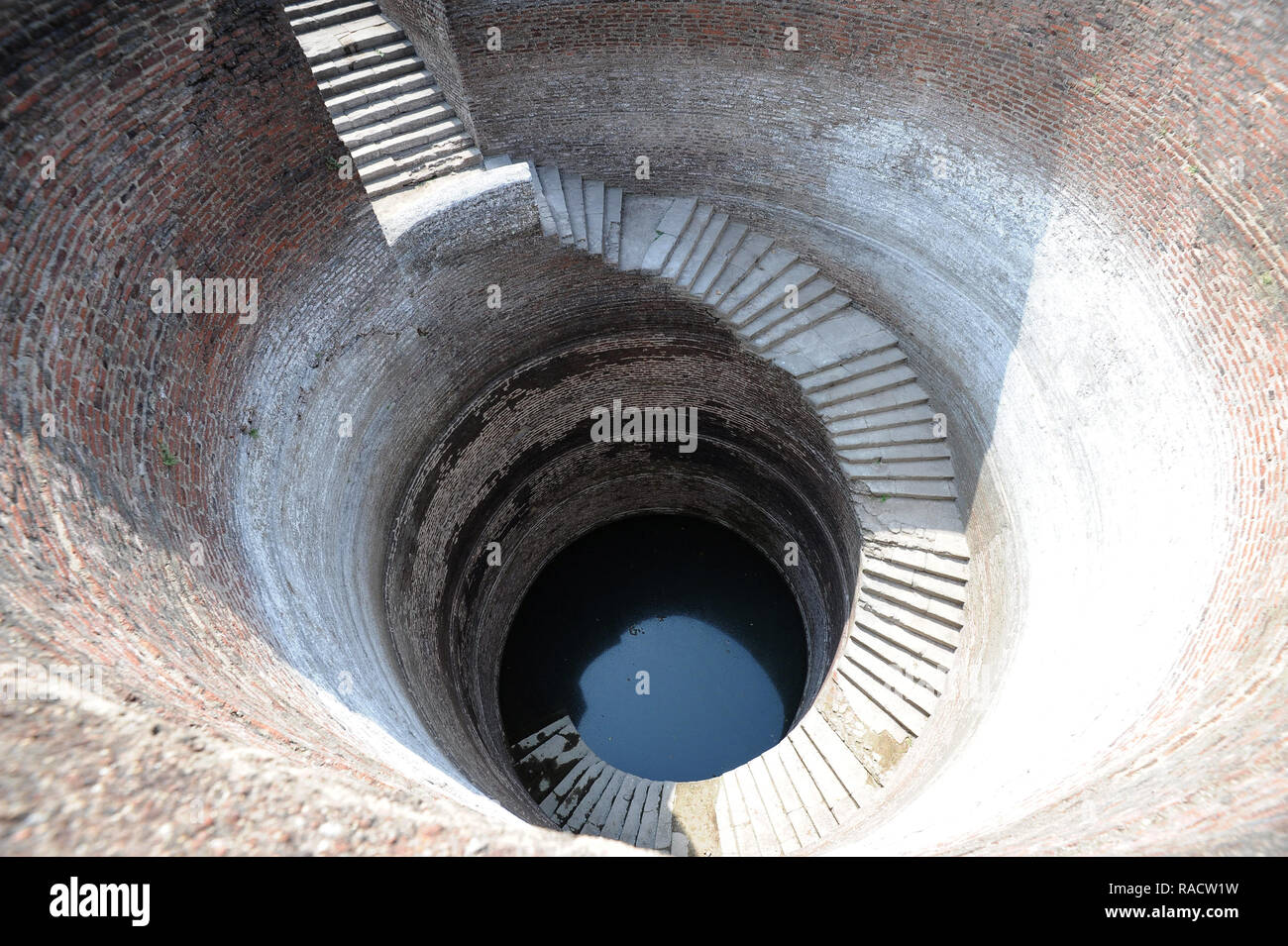 Helical stepwell hi-res stock photography and images - Alamy
