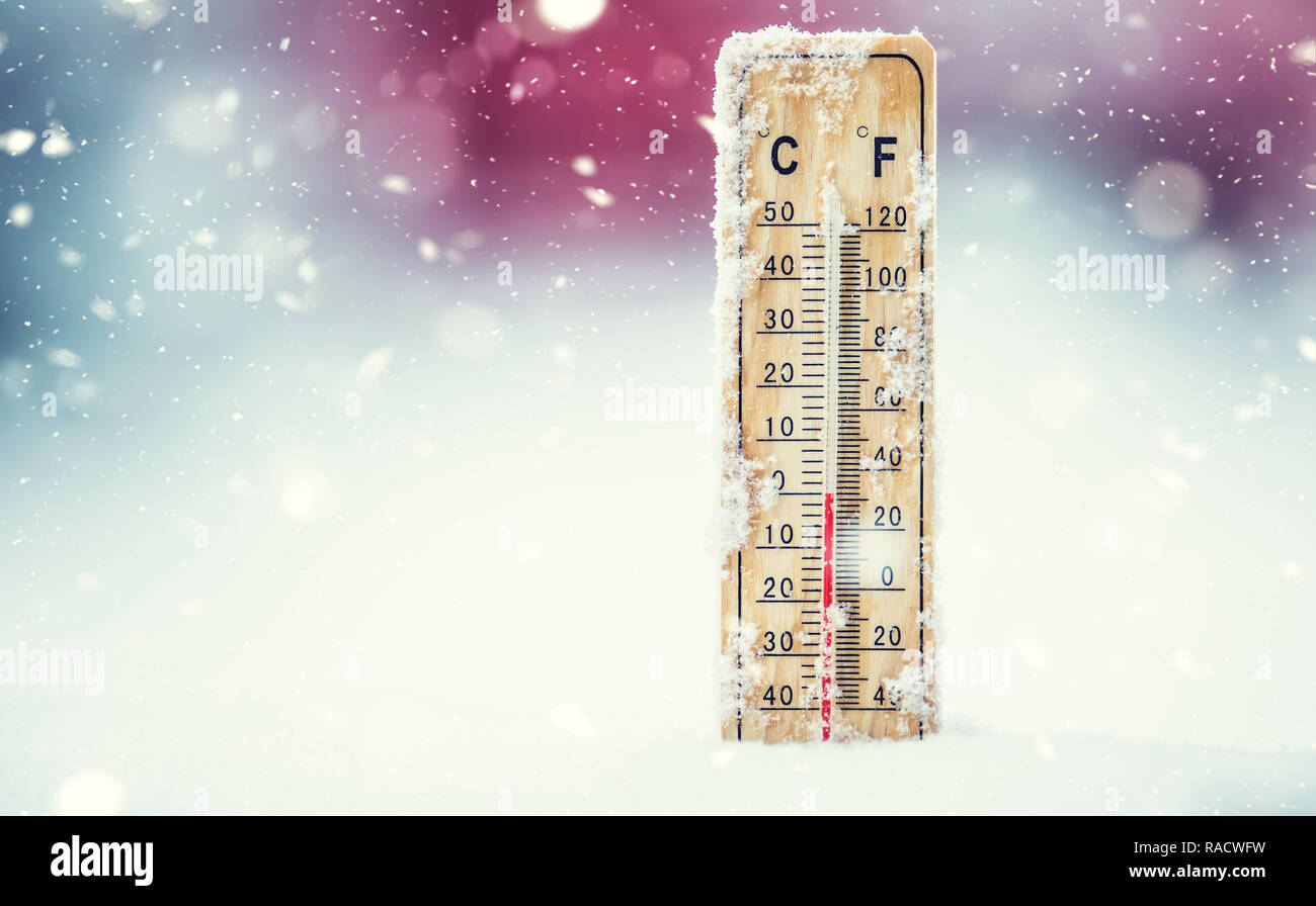 Thermometer with minus temperatures in the snow in winter hi-res stock ...