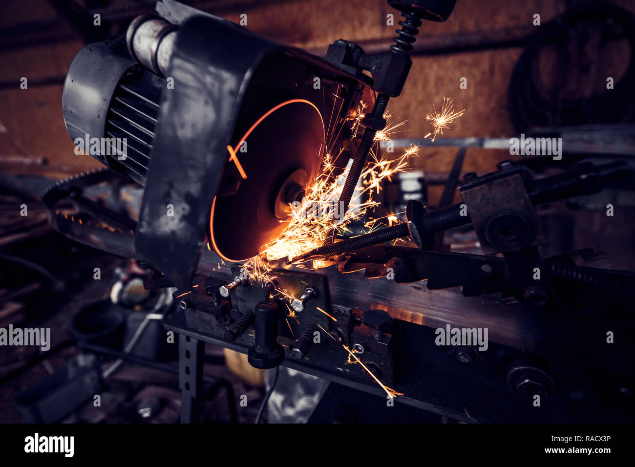 Industry grinding iron and steel hi-res stock photography and images ...