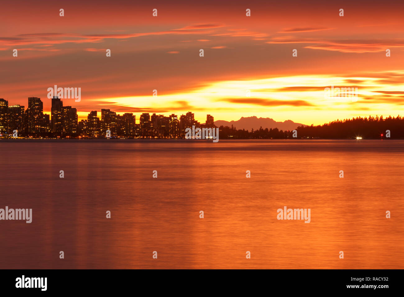 Elevated view vancouver skyline hi-res stock photography and images - Alamy
