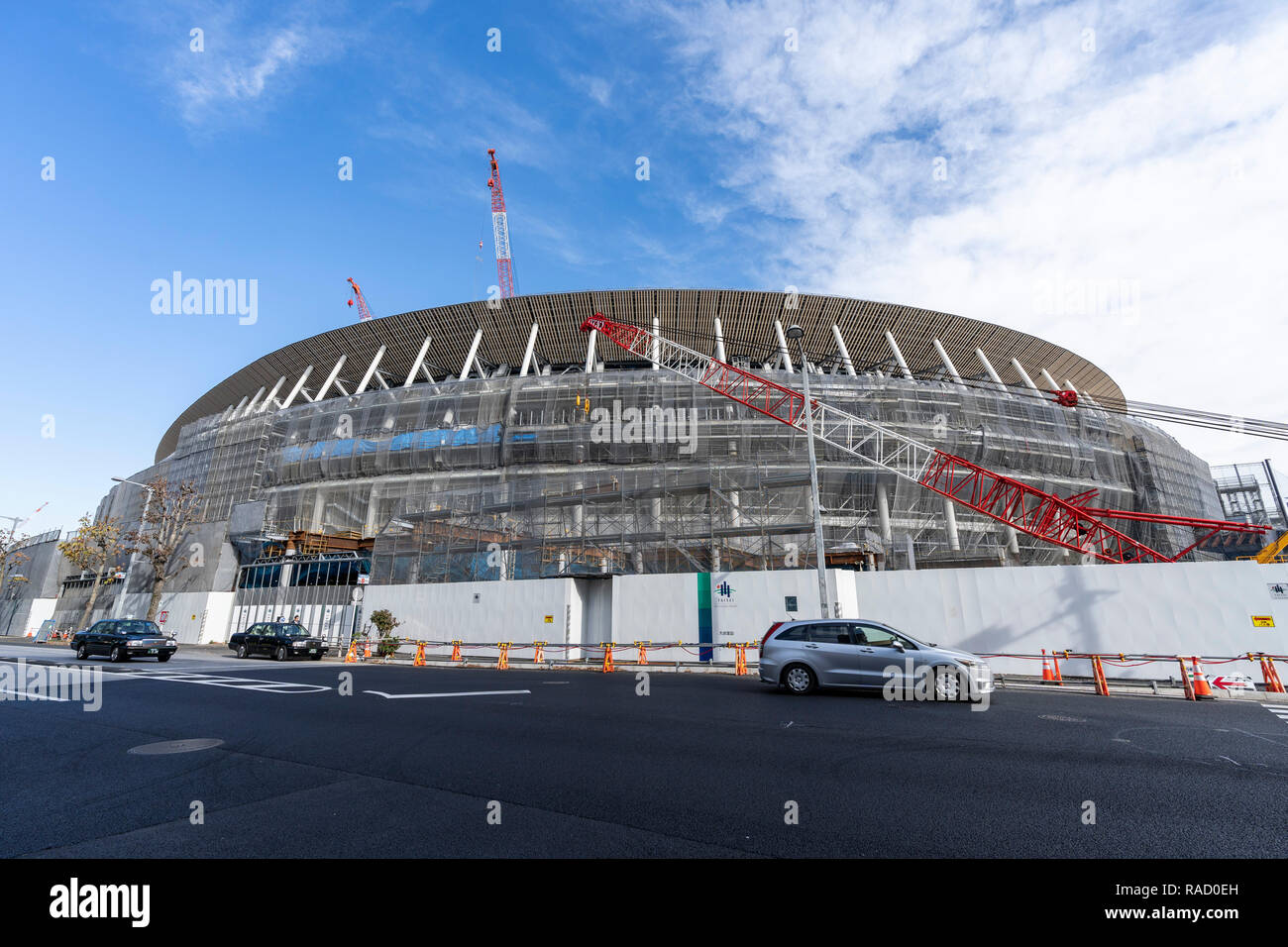 Under construction shibuya tokyo hi-res stock photography and images ...