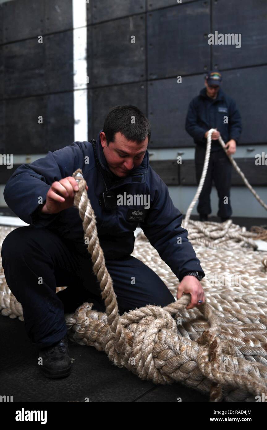 Towing hawser hi-res stock photography and images - Alamy