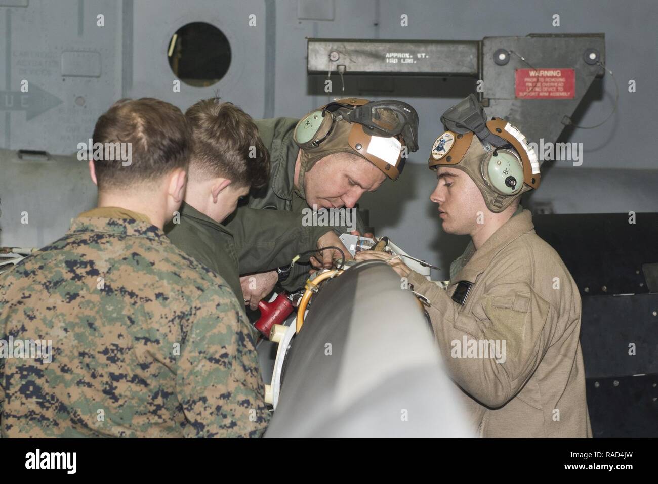 Mv 22 osprey rotor hub hi-res stock photography and images - Alamy