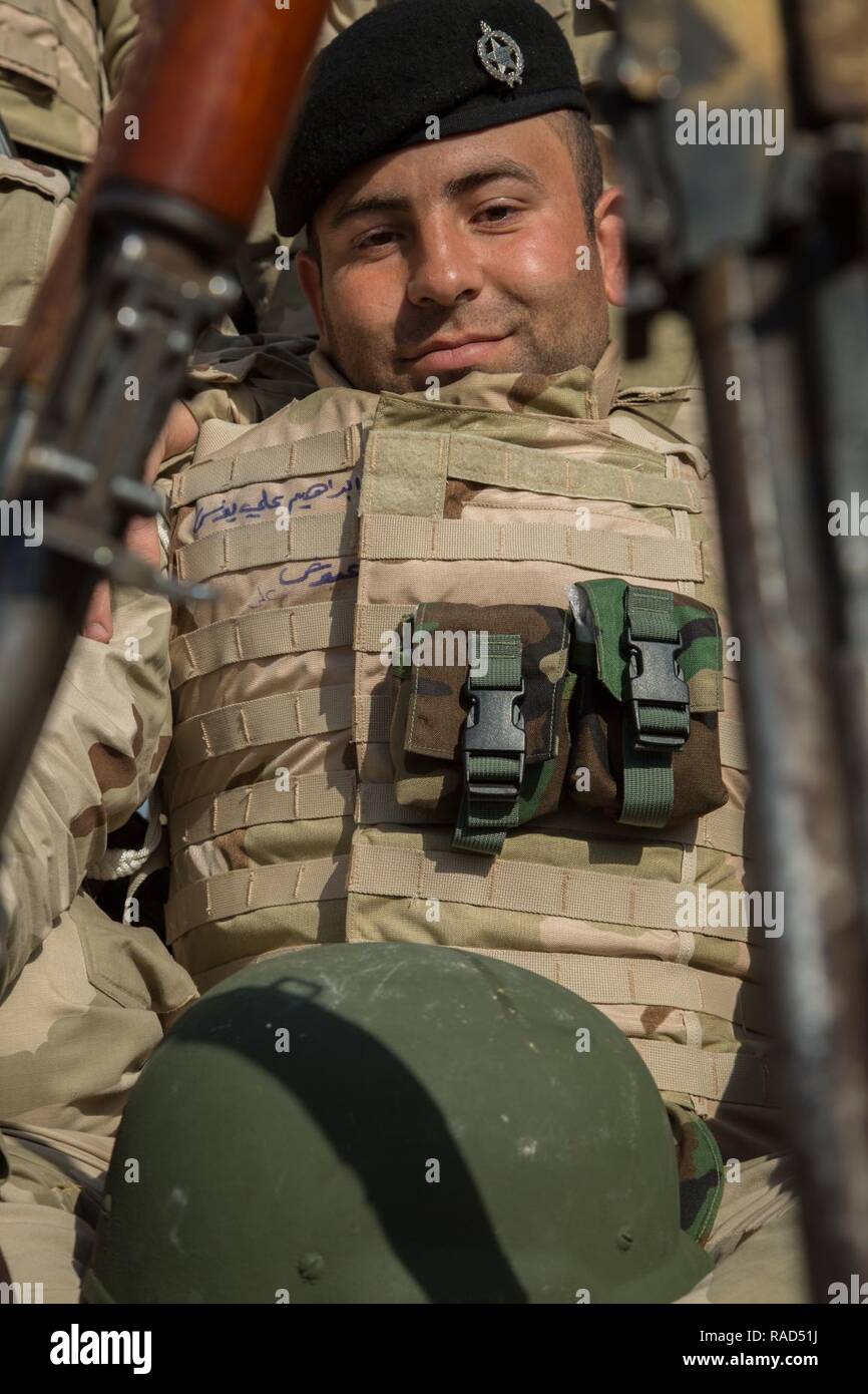 Iraqi army army soldiers takes hi-res stock photography and images - Alamy