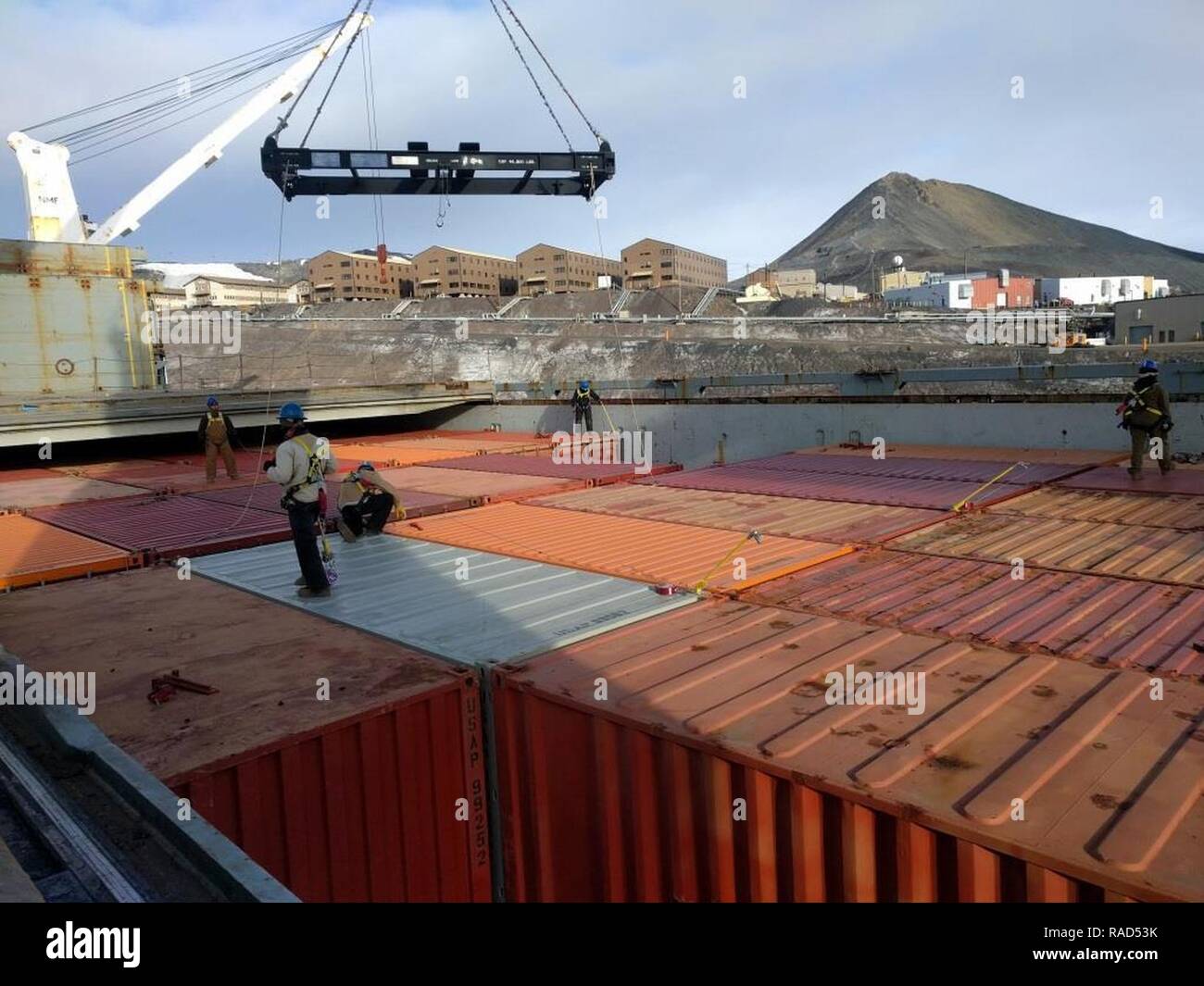 Sailors assigned to Navy Cargo Handling Battalion ONE (NCHB-1) stand ...