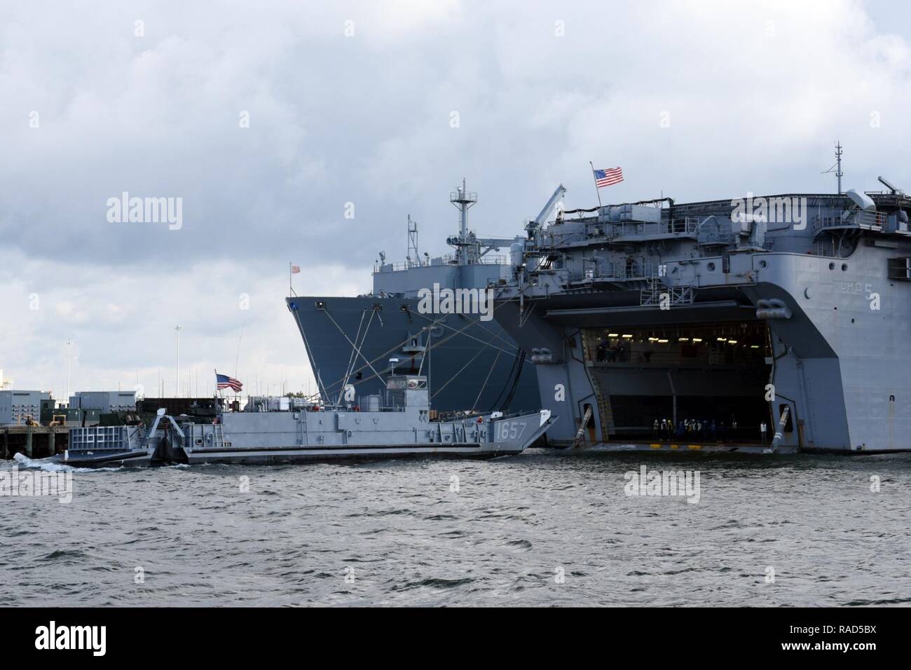 Landing craft utility 1657 hi-res stock photography and images - Alamy