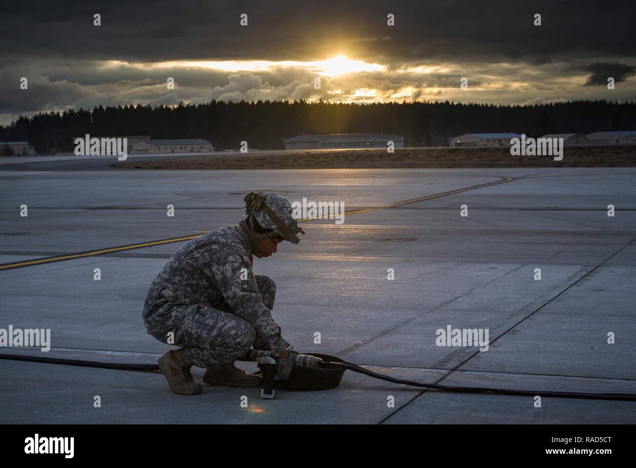 Forward area refueling equipment hi-res stock photography and images ...