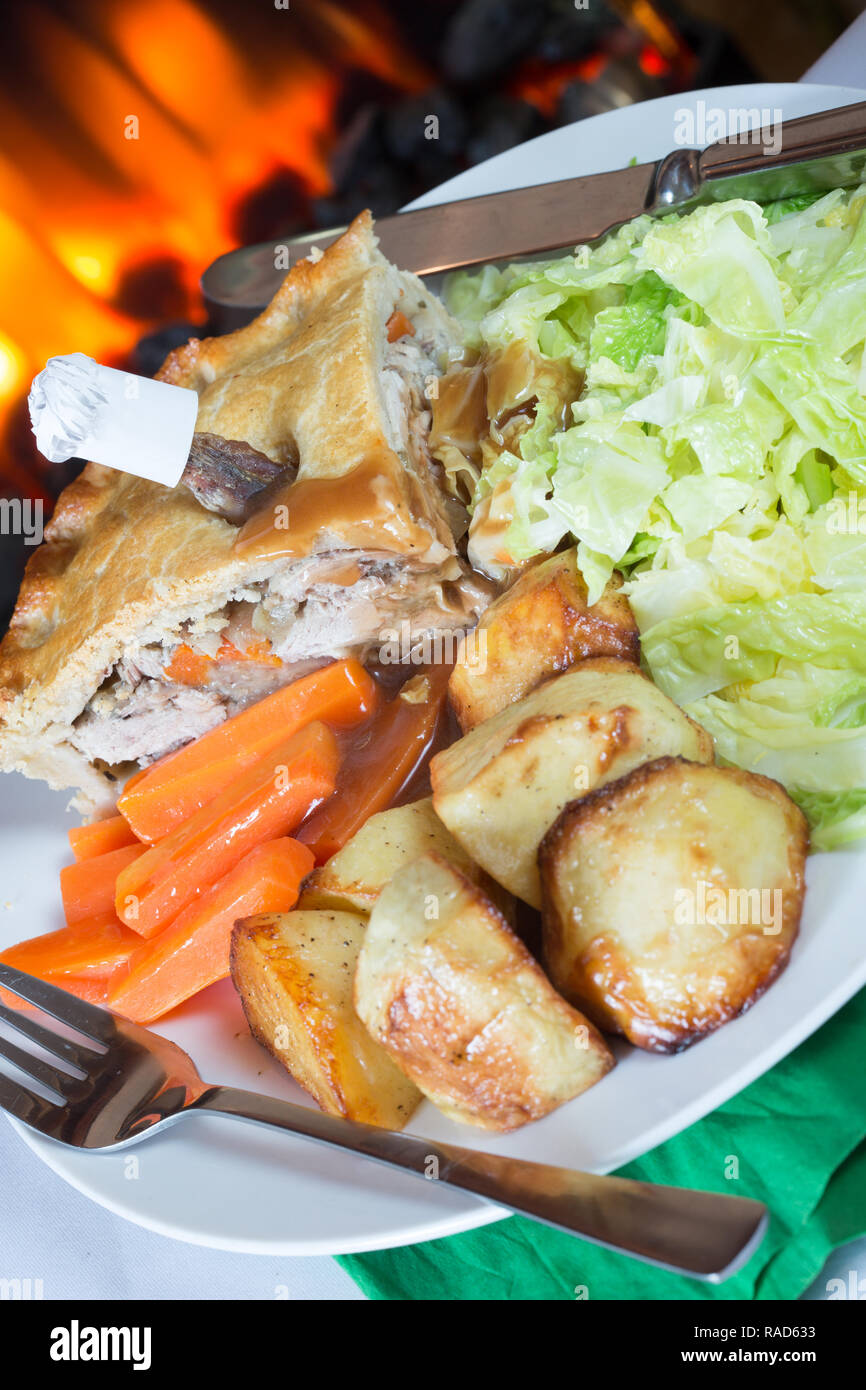Savoury meat pie potatoes hi-res stock photography and images - Alamy
