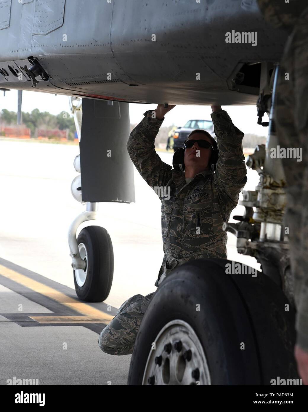 Maintainers from the 142nd Maintenance Group, prepare the F-15 Eagle ...