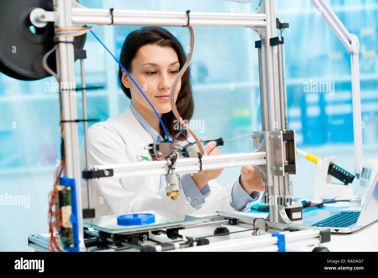 Lab automation hi-res stock photography and images - Alamy