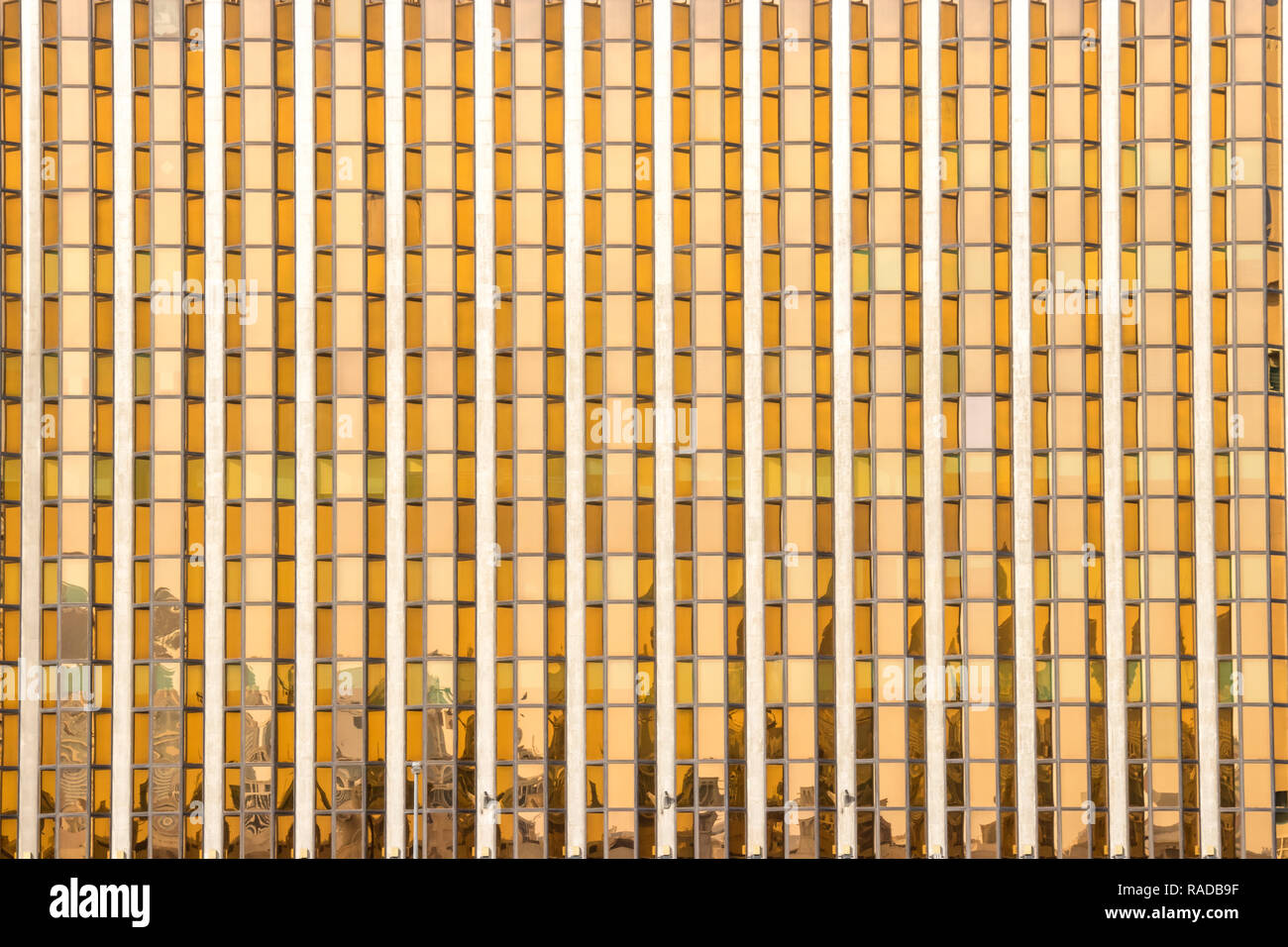 Business bay dubai cranes hi-res stock photography and images - Alamy