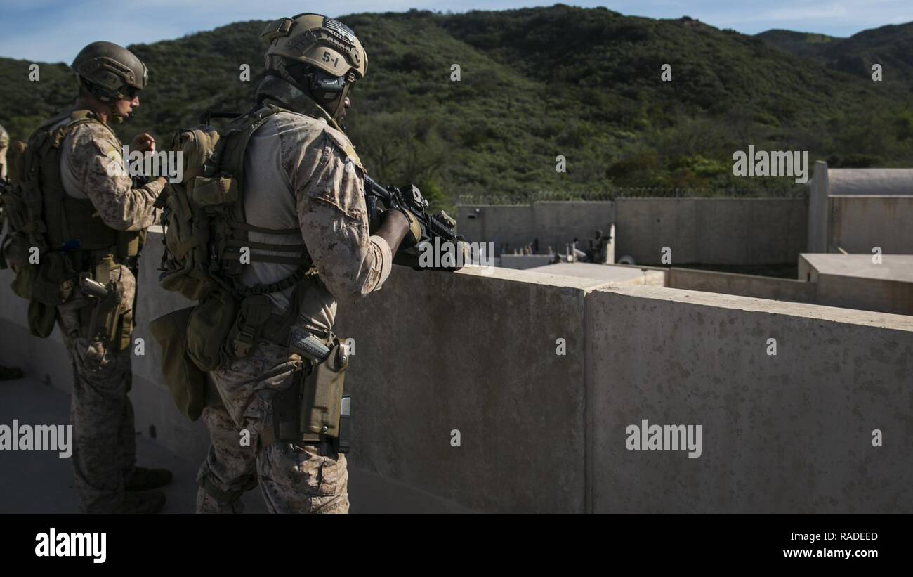 MARINE CORPS BASE CAMP PENDLETON, Calif. -- Marines with the 15th ...