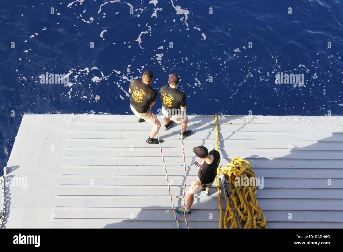 Divers with 7th Engineer Dive Detachment, 130th Engineer Brigade ...