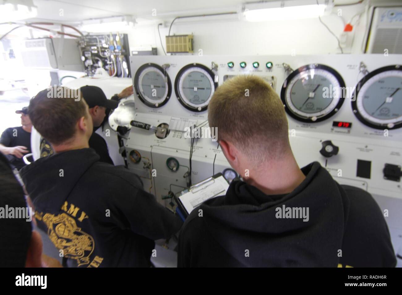 Divers with 7th Engineer Dive Detachment, 130th Engineer Brigade ...