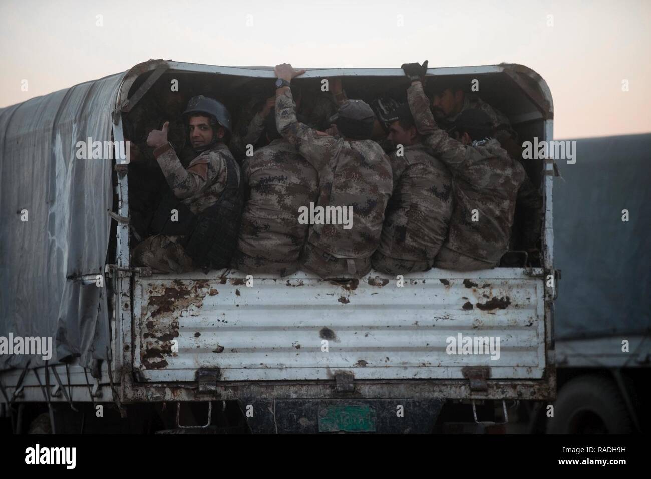 An Iraqi Counter-Terrorism Service trainee signals a thumbs up after ...