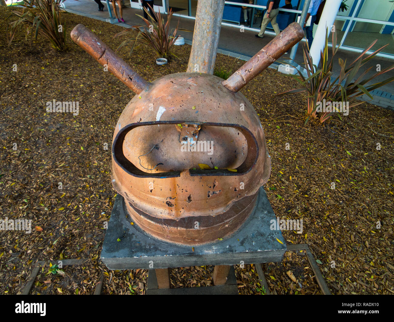 Android statue in Googleplex headquarters main office Stock Photo - Alamy