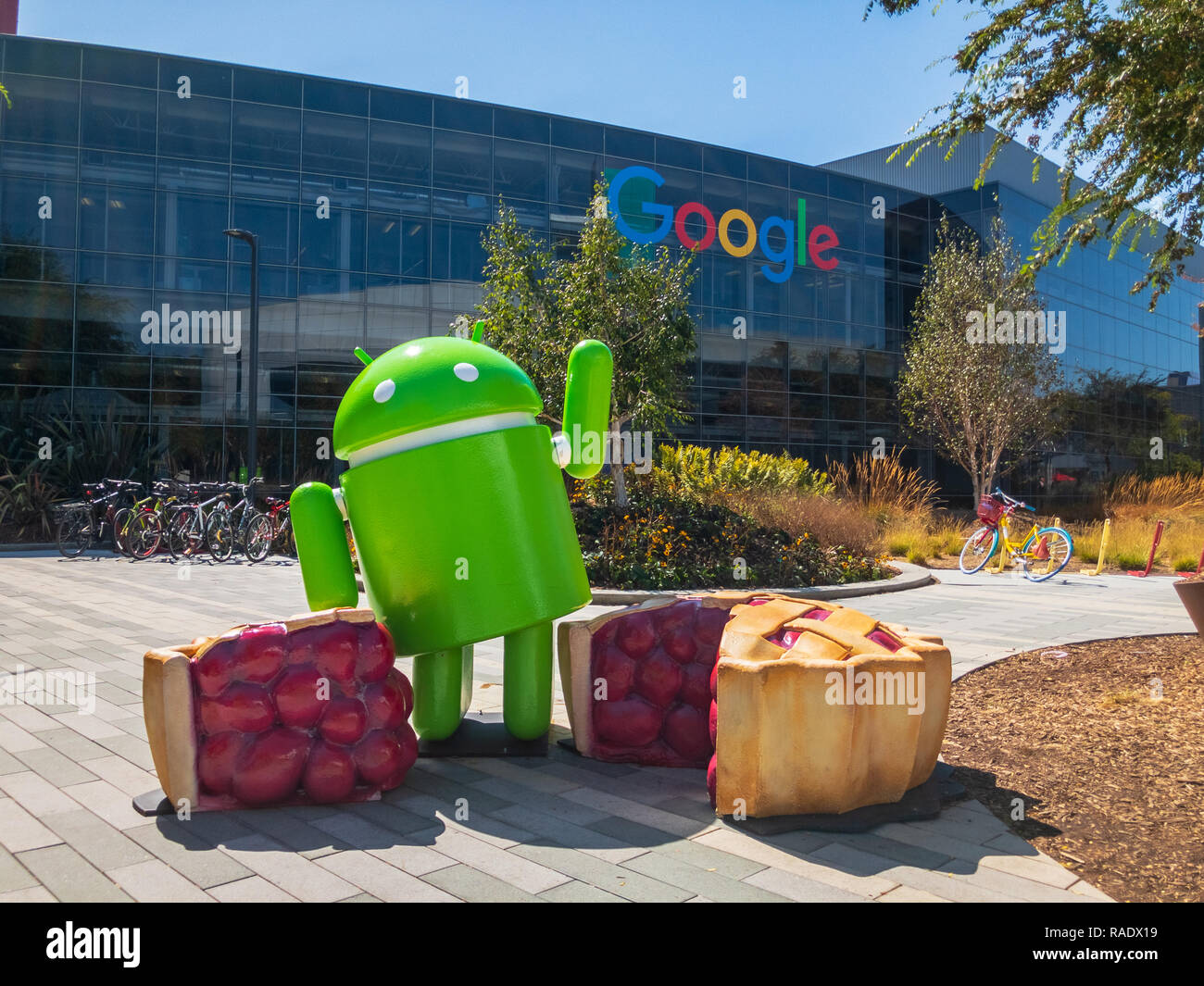 Android statue in Googleplex headquarters main office Stock Photo - Alamy