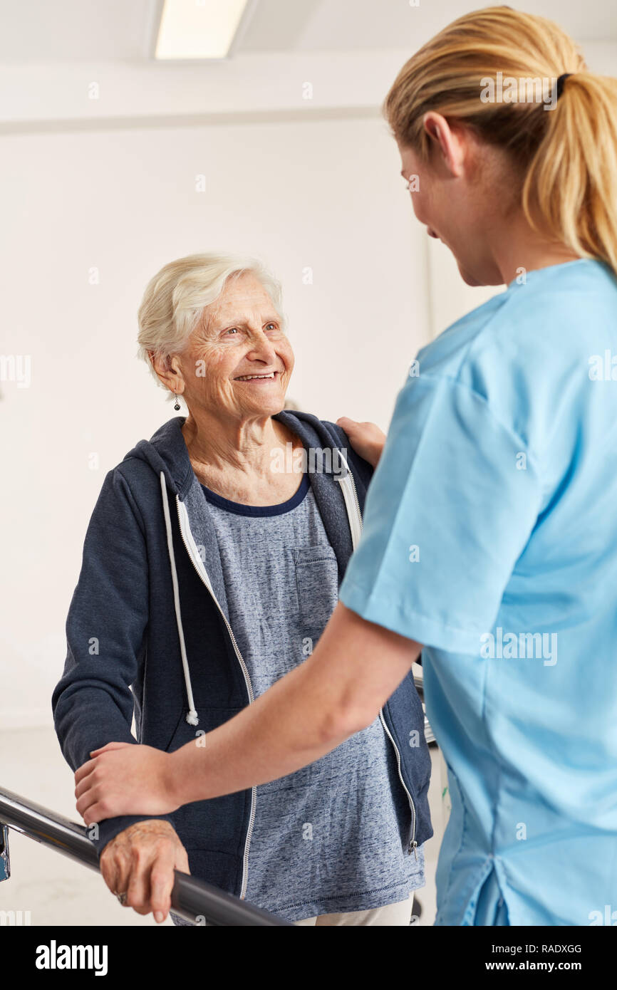 Senior physiotherapy hi-res stock photography and images - Alamy