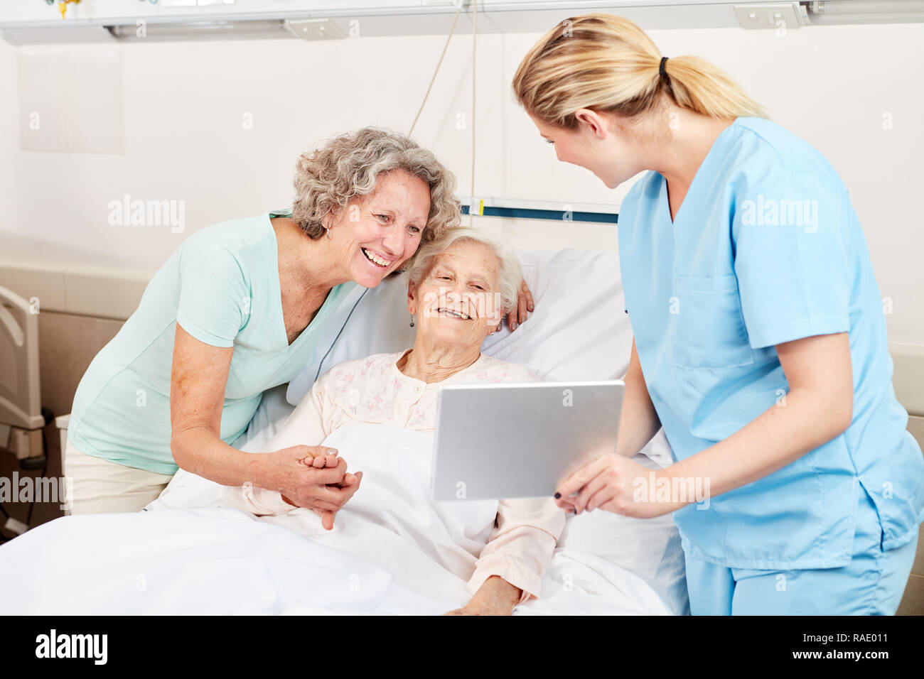 Hospital computer bed hi-res stock photography and images - Alamy