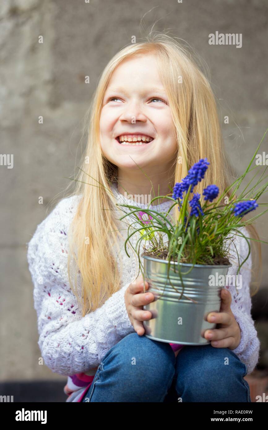 Beautiful blonde girl holding bouquet hi-res stock photography and ...
