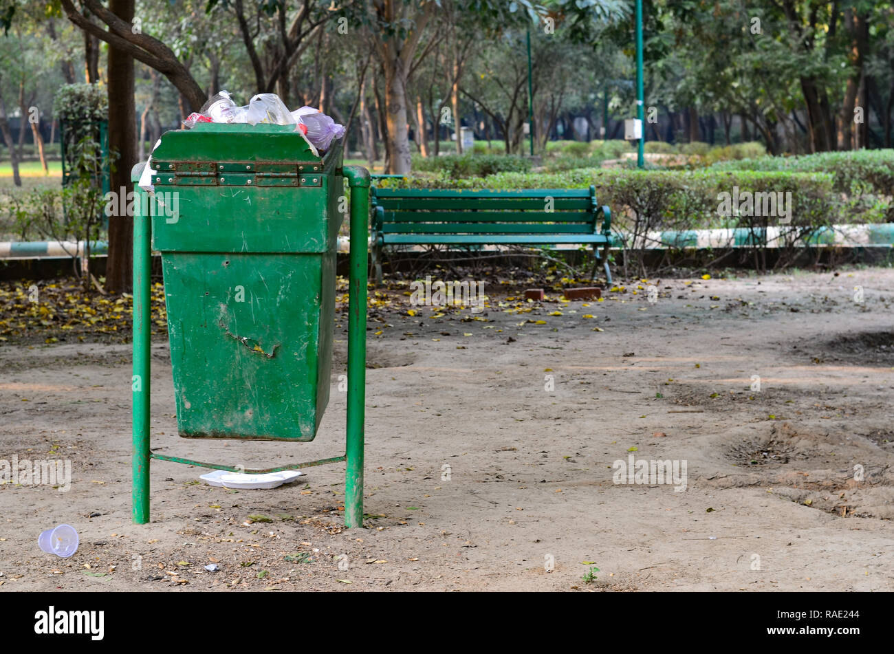 Recycle dustbin hi-res stock photography and images - Alamy